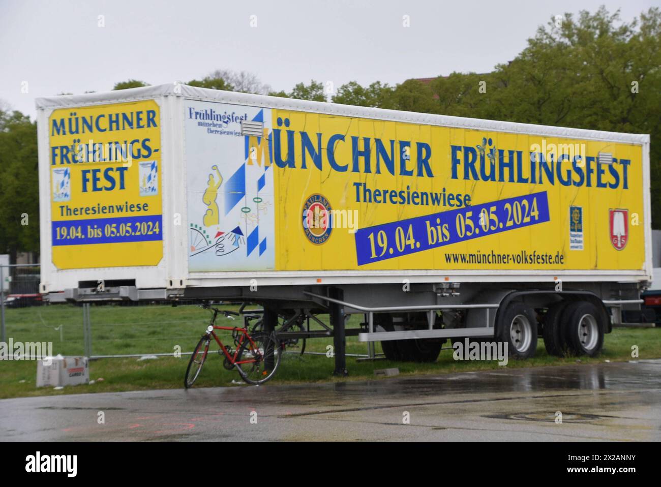 Schausteller Trailer Anhaenger Syymbol Plakat München 21.04.2024 ...