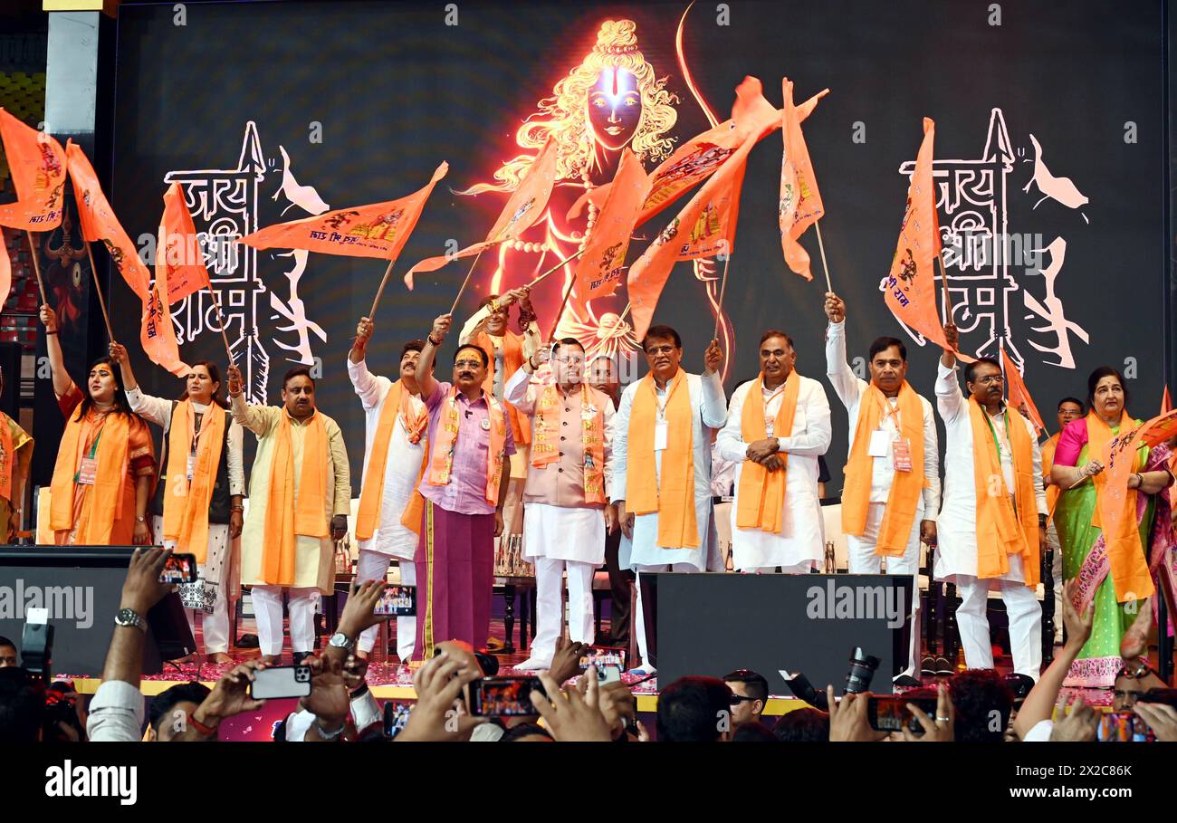 NEW DELHI, INDIEN - 21. APRIL: Uttarakhand cm Pushkar Singh Dhami und ...