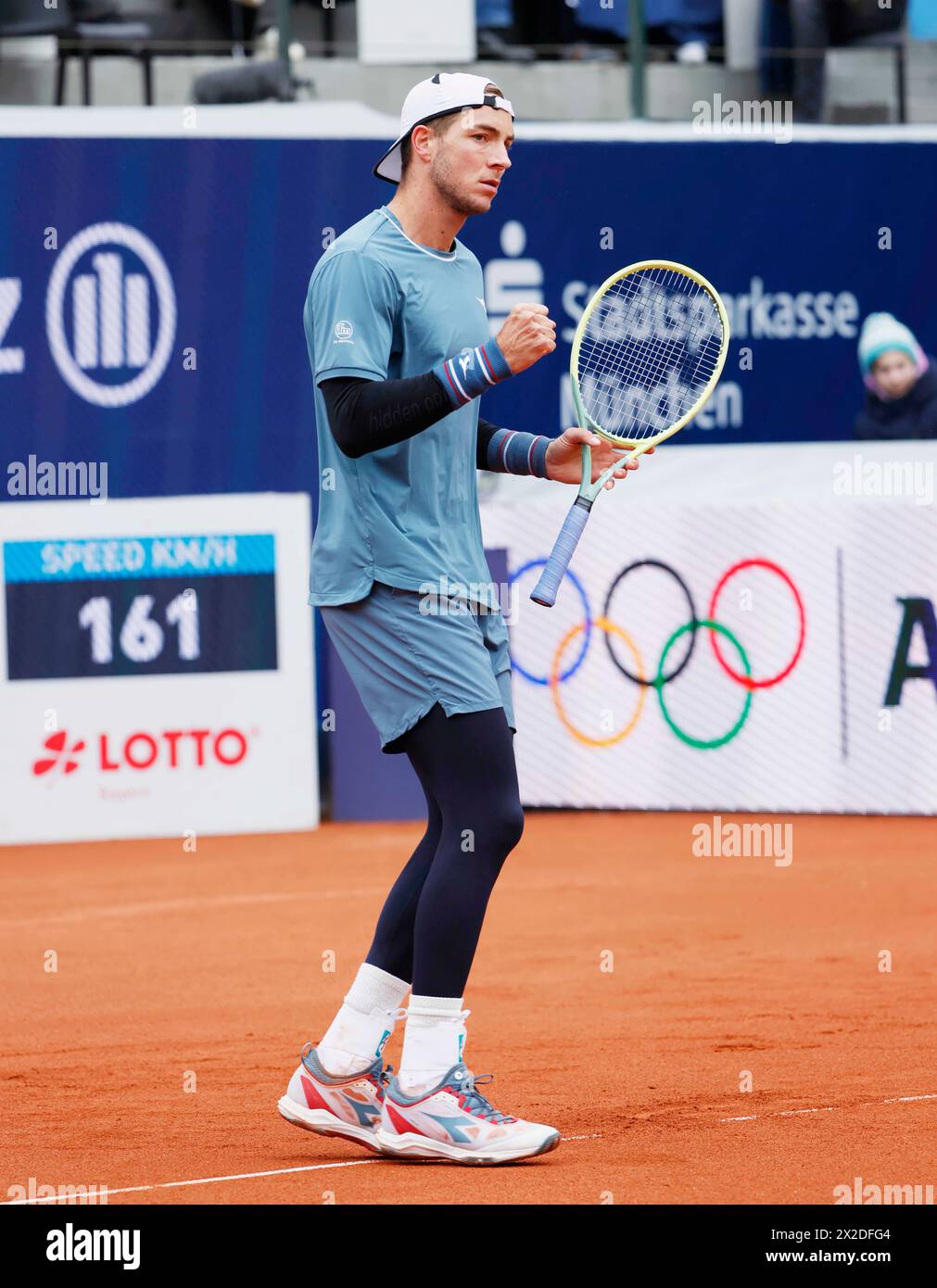 München, Deutschland. April 2024. Jan-Lennard Struff feiert das Scoring im Finale der Männer ...