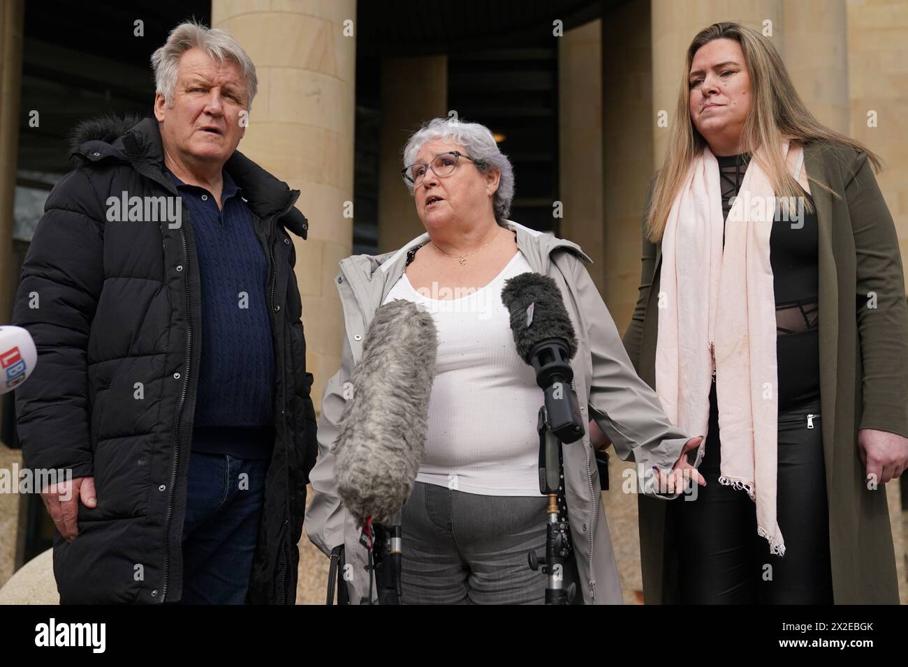 (Von links nach rechts) Alan McKeich (Stiefvater) Margaret McKeich, die ...