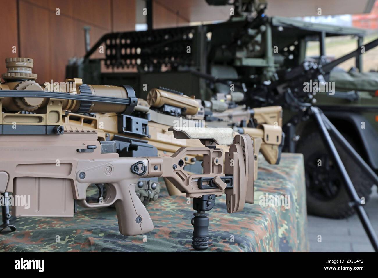 Eine Auswahl von Waffen, Ausrüstung und Fahrzeuge des Kommandos Spezialkräfte KSK zur ...