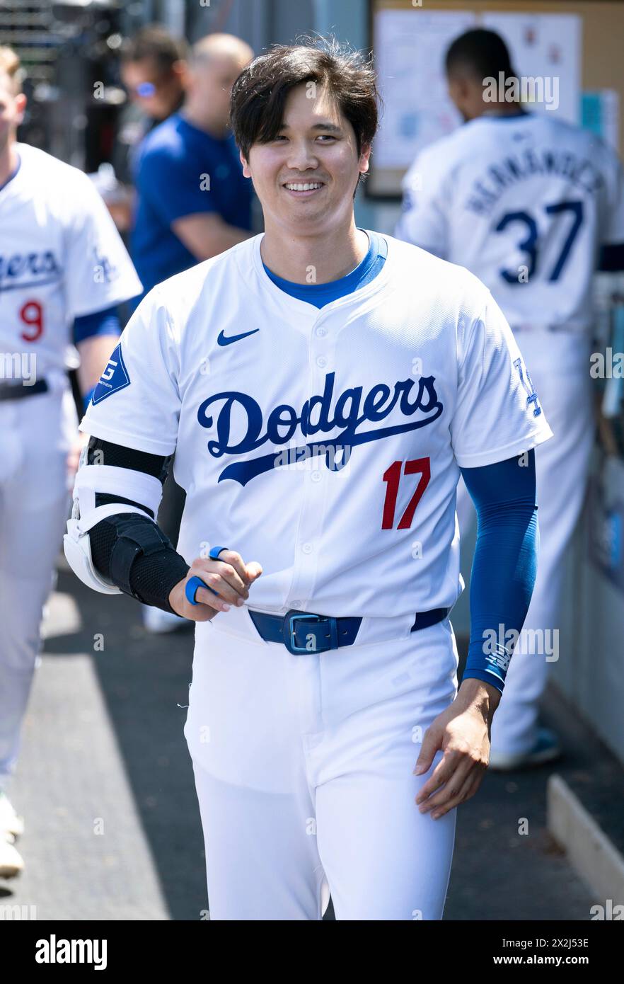 Los Angeles, Kalifornien, USA. April 2024. Los Angeles Dodger SHOHEI OHTANI im Dodger Dugout ...