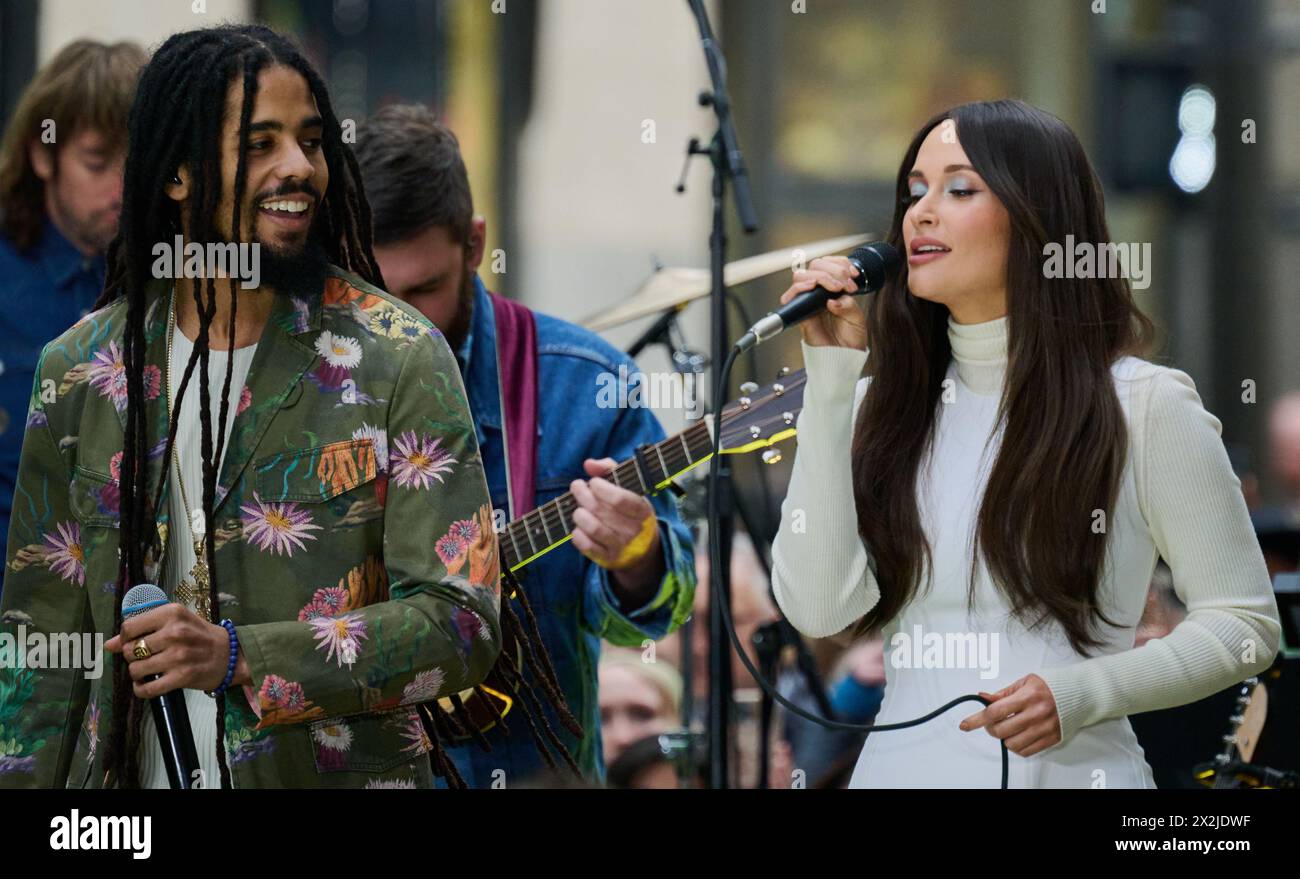 NEW YORK, NY, USA - 15. MÄRZ 2024: Kacey Musgraves tritt mit Skip ...