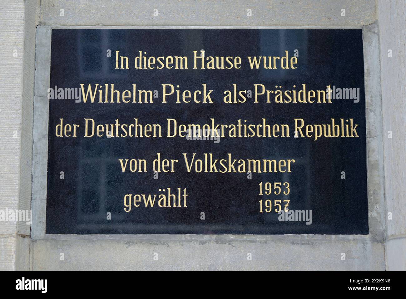 Erinnerungstafel mit Wilhelm Pieck Erinnerungstafel mit Wilhelm Pieck ...
