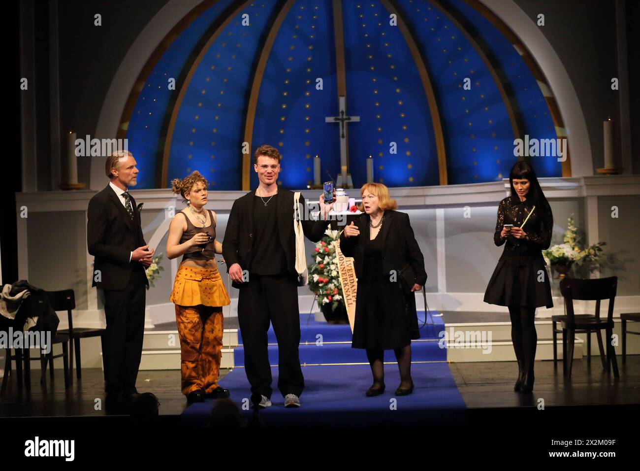 Markus Gertken als Horst Bohne, Leonie Krieg als Kim Olkowski, Johannes ...