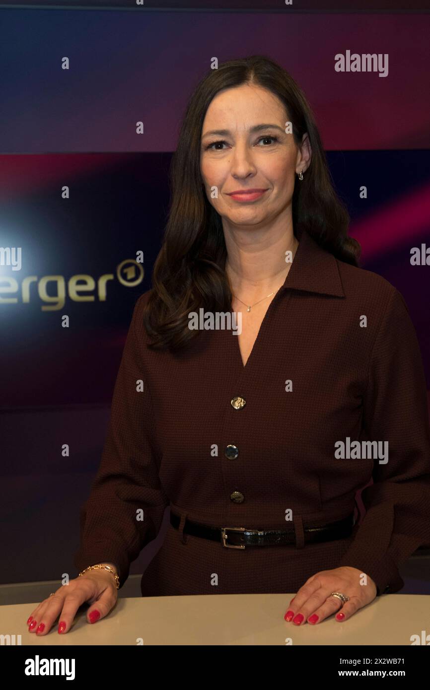 Pinar Atalay: Moderatorin und Journalistin Maischberger, TV - Sendung ...