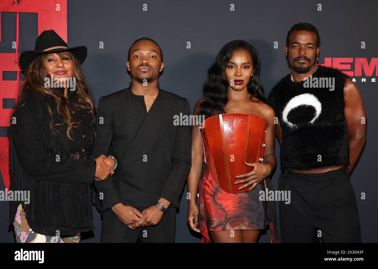 CULVER CITY, KALIFORNIEN - 23. APRIL: PAM Grier, Joshua J. Williams ...