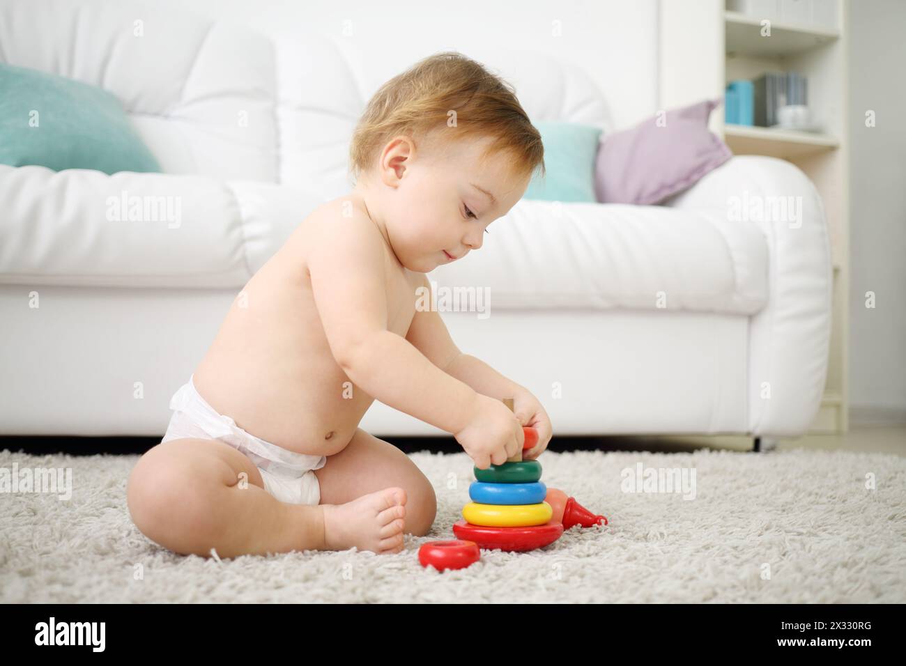 Volle windel mädchen -Fotos und -Bildmaterial in hoher Auflösung – Alamy