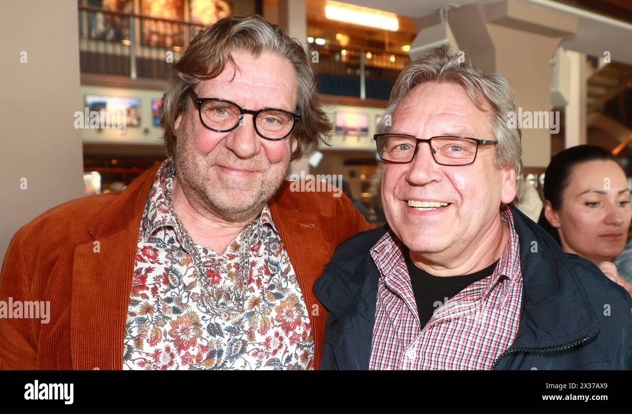 Hamburg v.L. Uwe Rohde und sein Bruder Erwin Rohde 9. HAMBURGER HAFEN ...