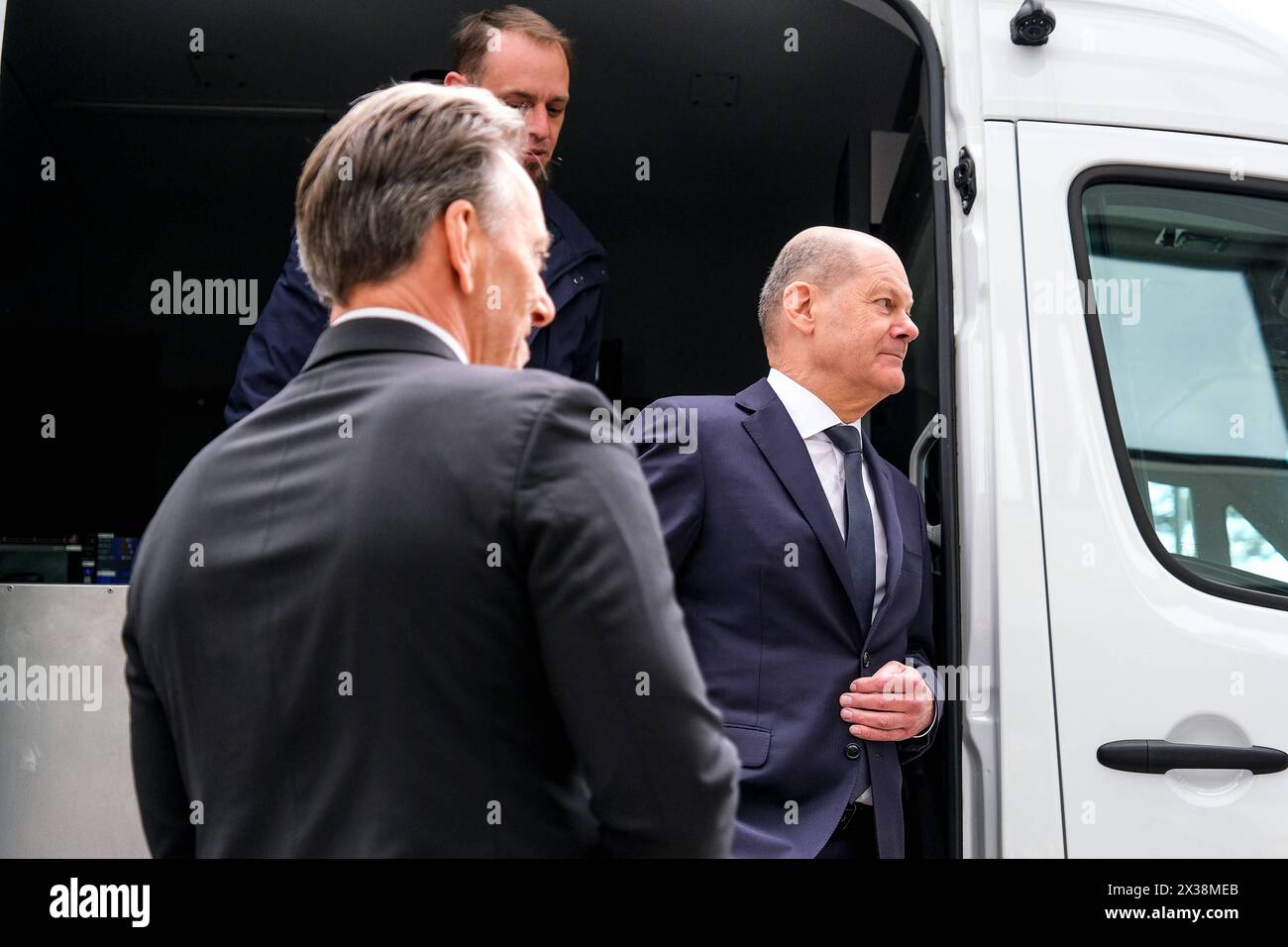 Wiesbaden Bundeskanzler Olaf Scholz besucht das Bundeskriminalamt BKA, Wiesbaden, 25.04.2024 ...