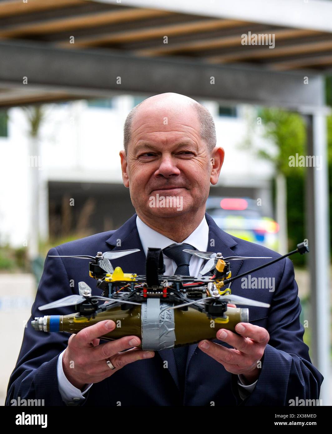 Wiesbaden Bundeskanzler Olaf Scholz besucht das Bundeskriminalamt BKA, Wiesbaden, 25.04.2024 ...