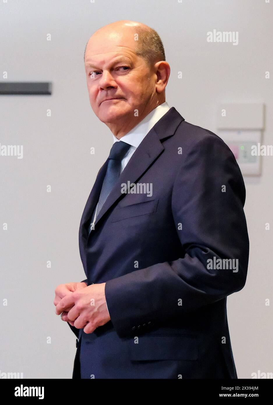 Wiesbaden Bundeskanzler Olaf Scholz besucht das Bundeskriminalamt BKA, Wiesbaden, 25.04.2024 ...