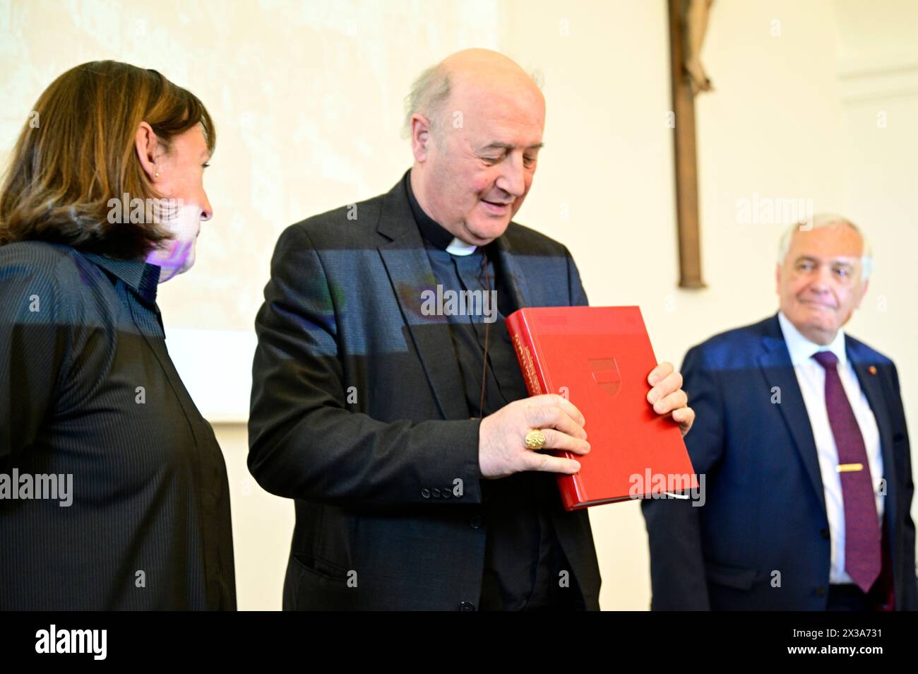 Prag, Tschechische Republik. April 2024. Experten präsentierten das ...