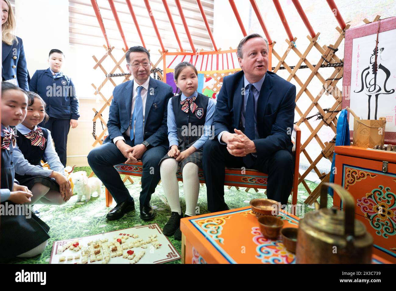 Außenminister Lord David Cameron trifft Schüler und nimmt am fünften ...