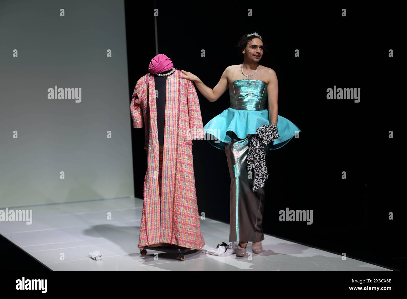 Caner Sunar während der Fotoprobe für das Stück Pygmalion im Deutschen ...