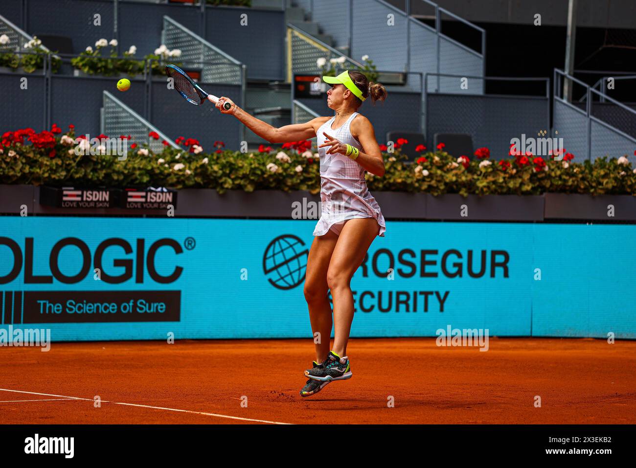 Spanien - 26 April 2024 Magda Linette aus Polen spielt am fünften Tag des Turniers der Mutua ...