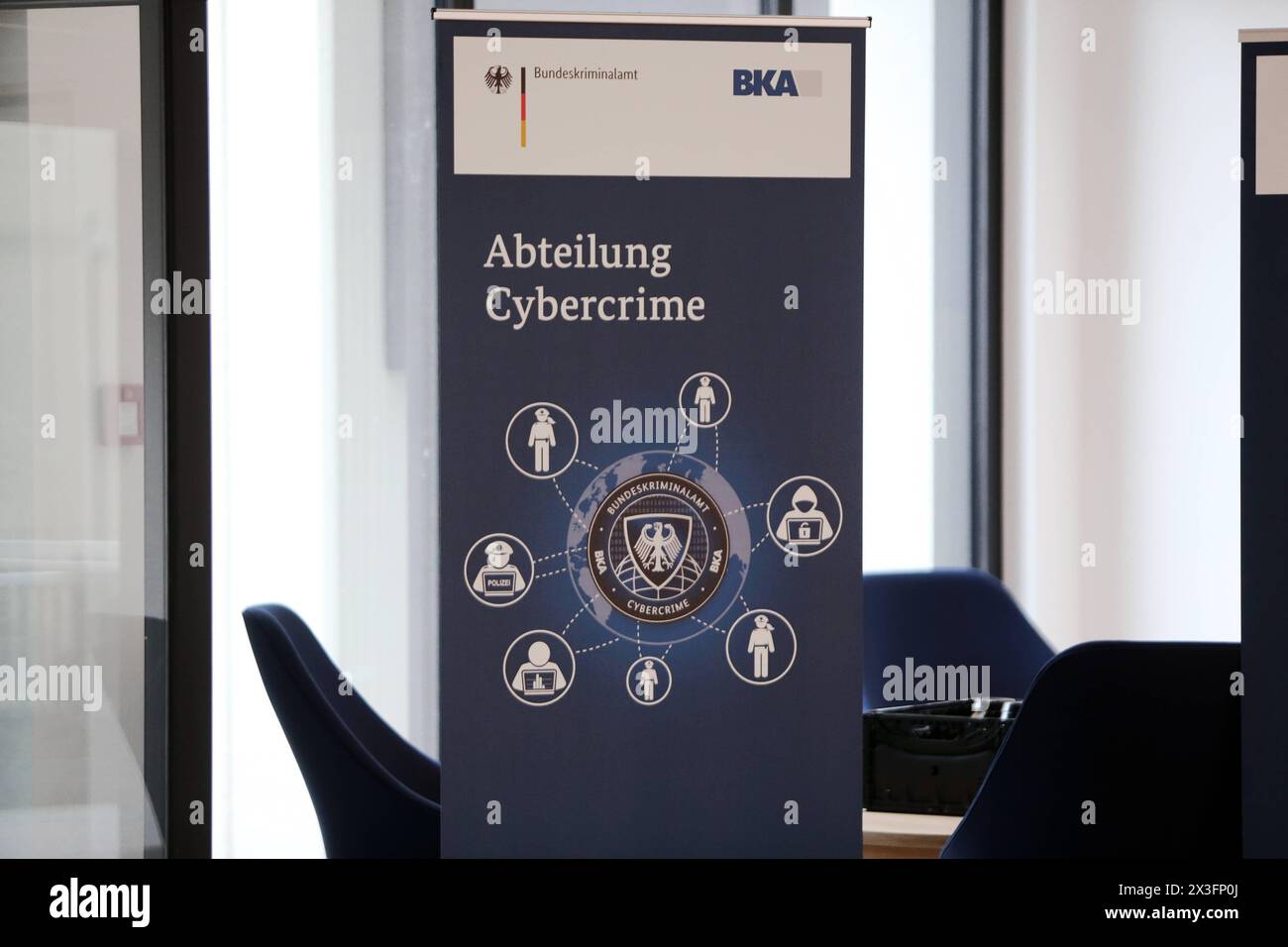 Roll-up-Banner im Bundeskriminalamt BKA in Wiesbaden mit Schriftzug ...