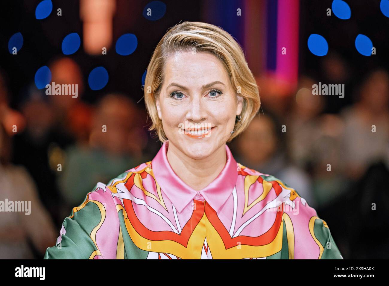 MDR - Flussboot. Moderatorin Judith Rakers anläßlich der Aufzeichnung ...