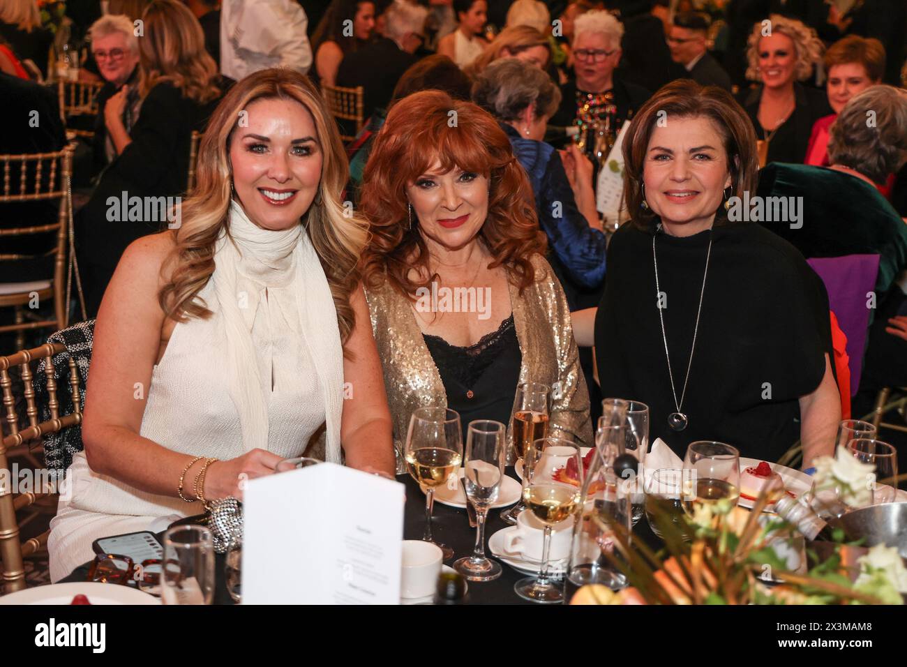 London, Großbritannien. April 2024. Claire Sweeney, Harriet Thorpe und ...