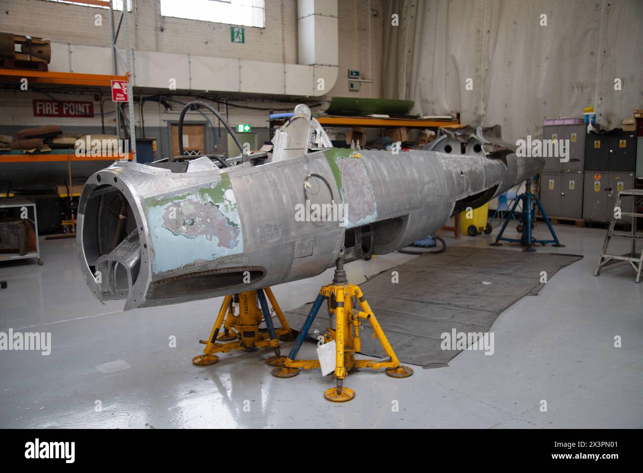 Heinkel he 162 volksjager -Fotos und -Bildmaterial in hoher Auflösung ...