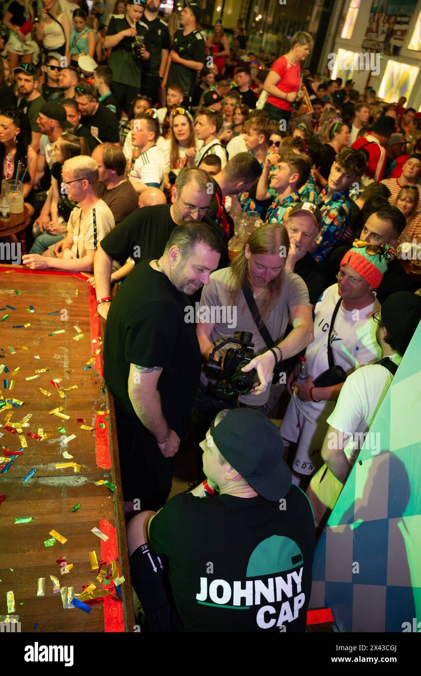 20240420 Bierkönig Eröffnung 2024 PALMA, SPANIEN - 20. APRIL 2024 : Johnny Cap at - Bierkönig ...