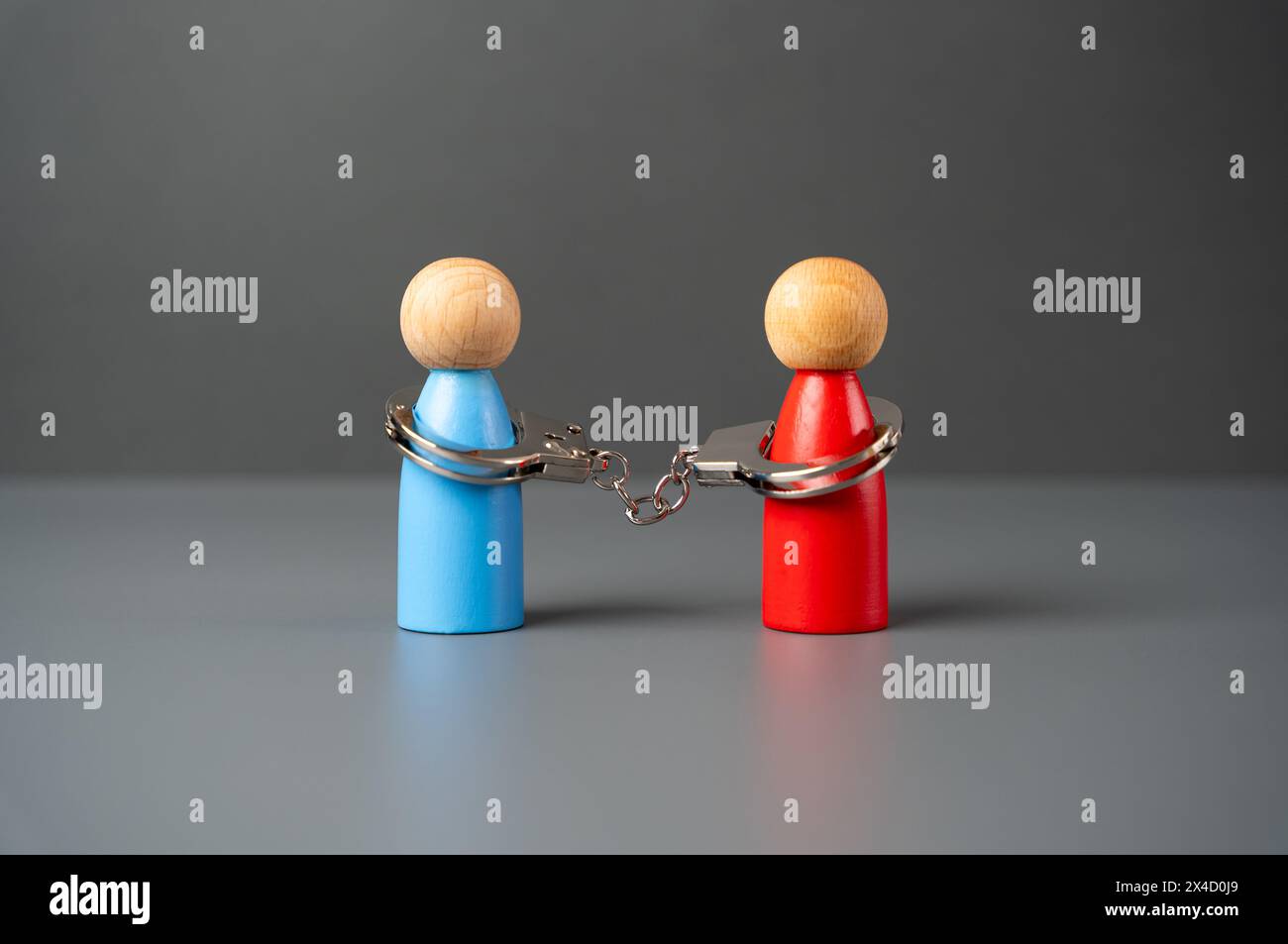 Zwei menschen handschellen -Fotos und -Bildmaterial in hoher Auflösung ...