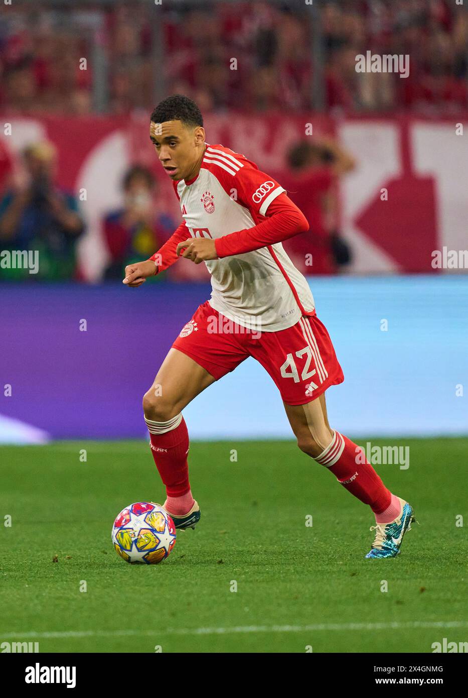 Jamal musiala body -Fotos und -Bildmaterial in hoher Auflösung – Alamy