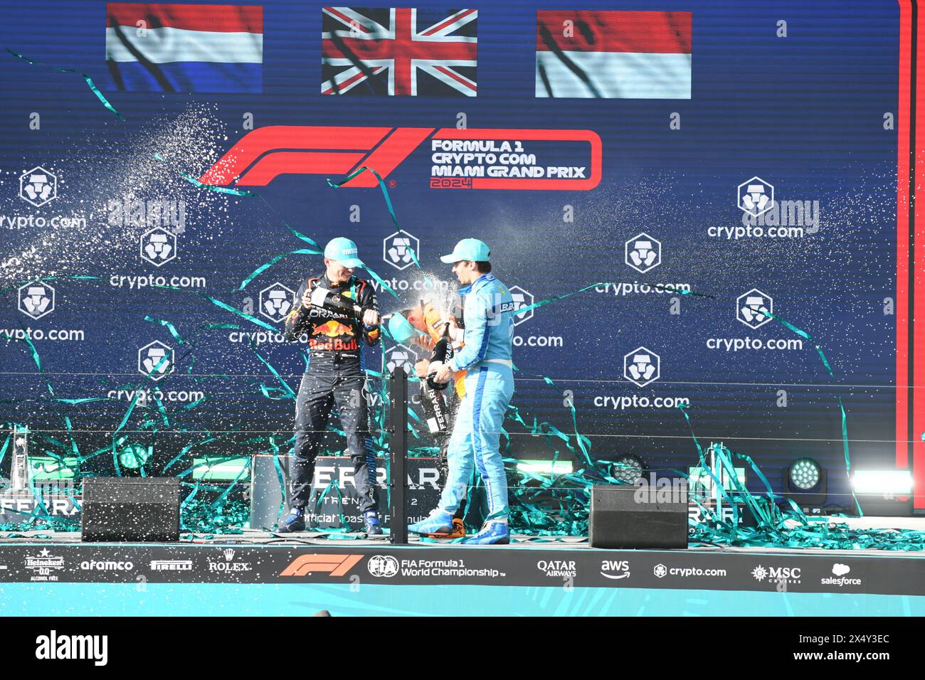 Miami, USA. Mai 2024. Konfetti fällt als Max Verstappen aus den Niederlanden und Fahrer des (1 ...