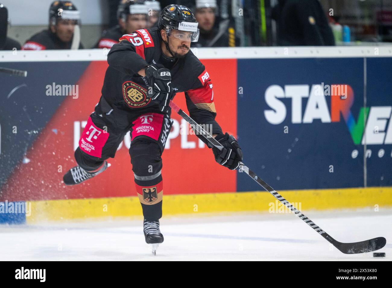 06. Mai 2024, Sachsen, Weißwasser: Eishockey: Internationales Spiel ...
