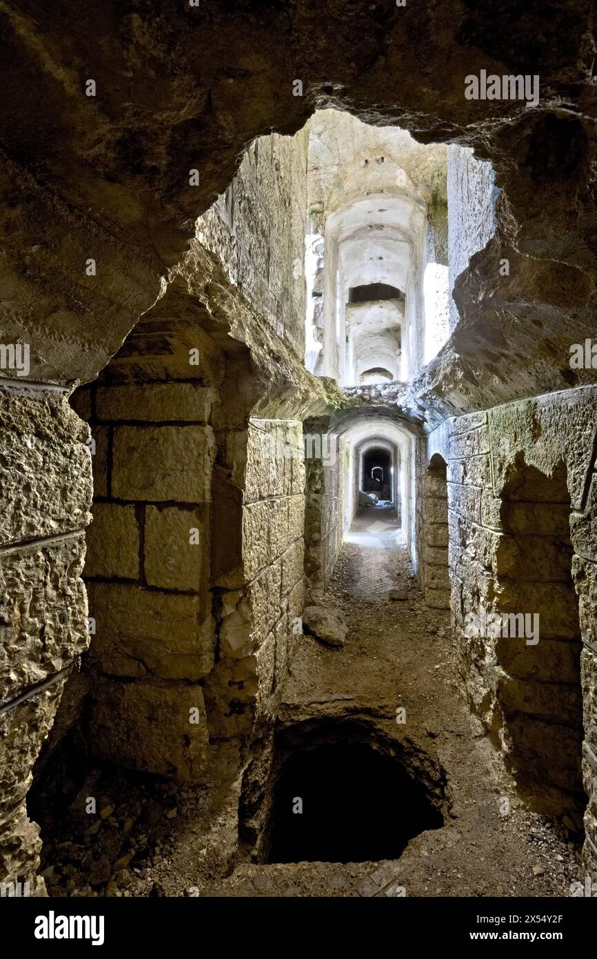 Fort Dosso delle Somme: Korridore und Innengeschosse der Festung ...