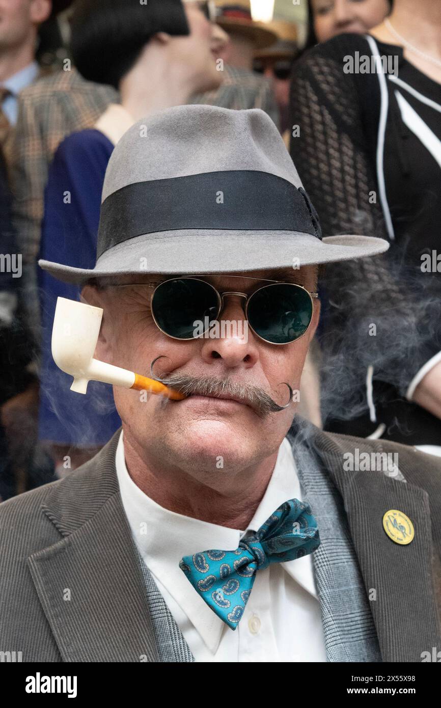 Grand flaneur -Fotos und -Bildmaterial in hoher Auflösung – Alamy