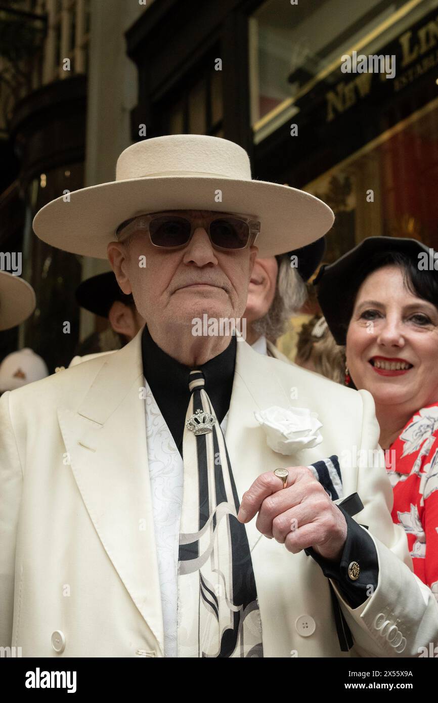 Grand flaneur -Fotos und -Bildmaterial in hoher Auflösung – Alamy