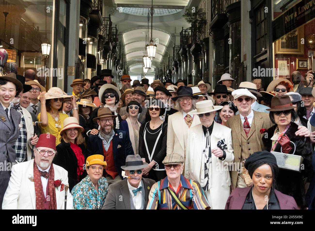 Grand flaneur -Fotos und -Bildmaterial in hoher Auflösung – Alamy