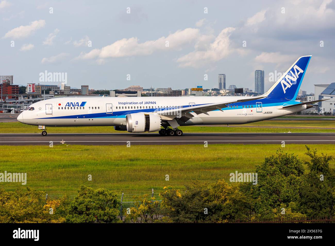 ANA All Nippon Airways Boeing 787-9 Dreamliner Flugzeug Flughafen Itami ...