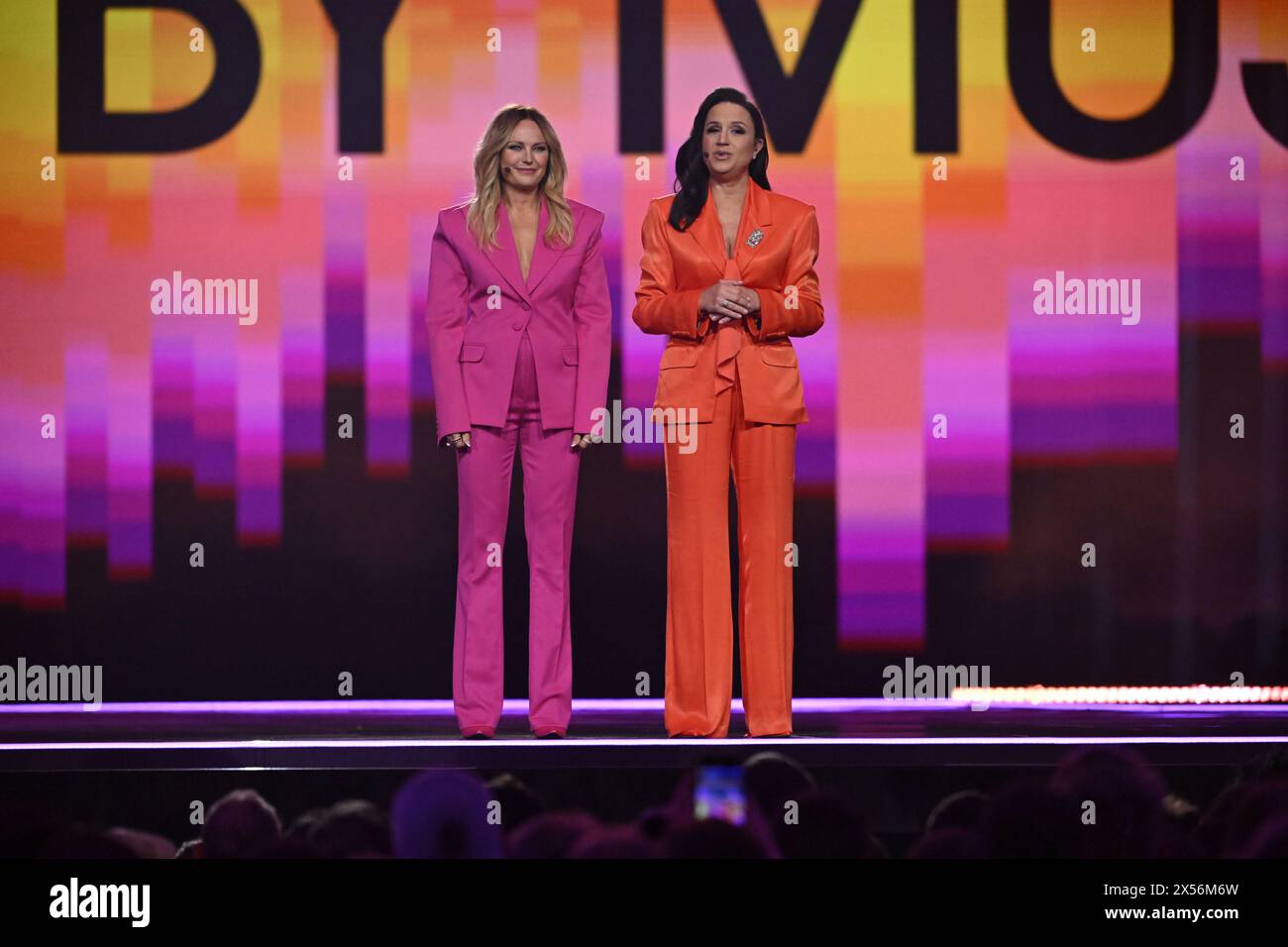 MALMÖ, SCHWEDEN 20240507Gastgeber Malin Åkerman und Petra Mede beim ...