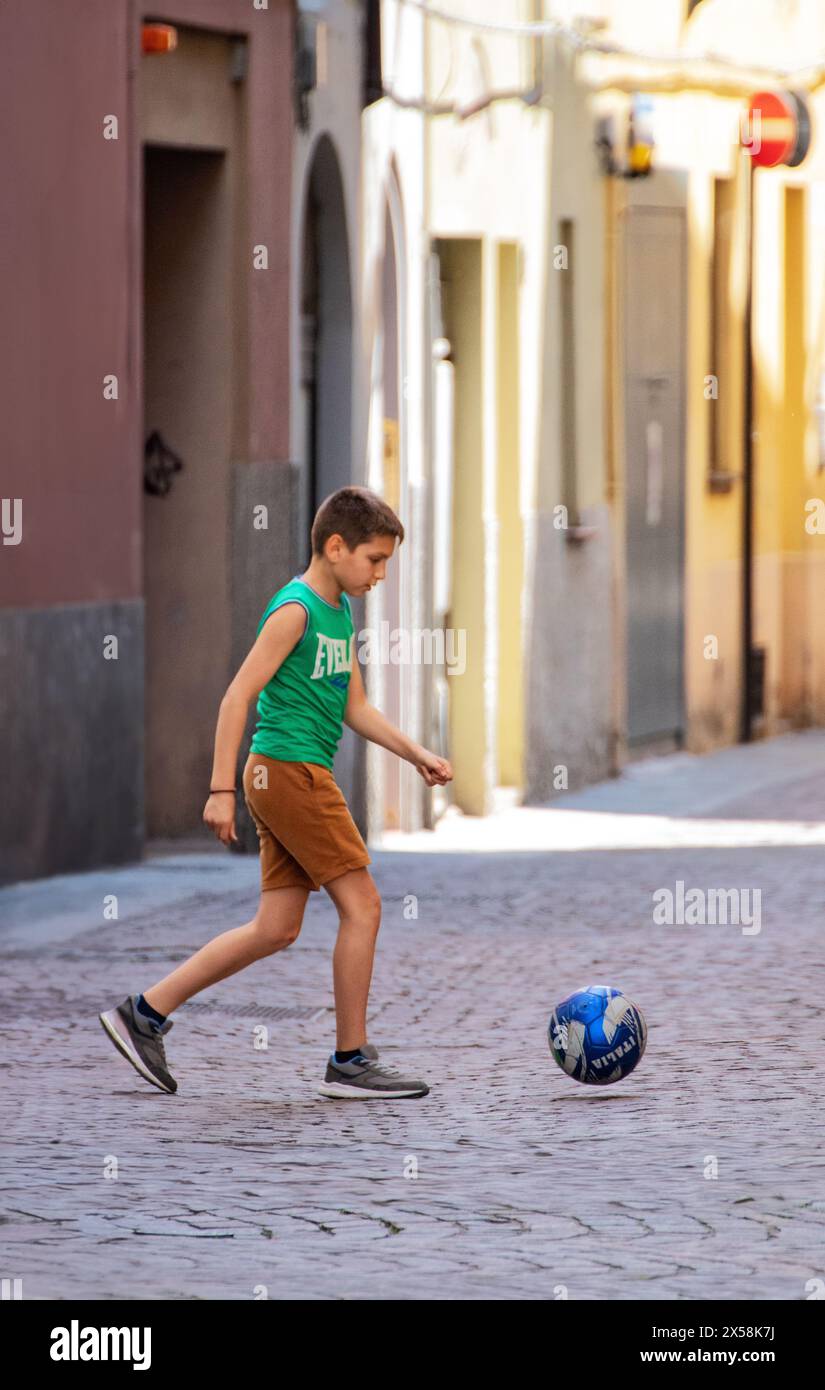 Fußball teenager jungen -Fotos und -Bildmaterial in hoher Auflösung – Alamy