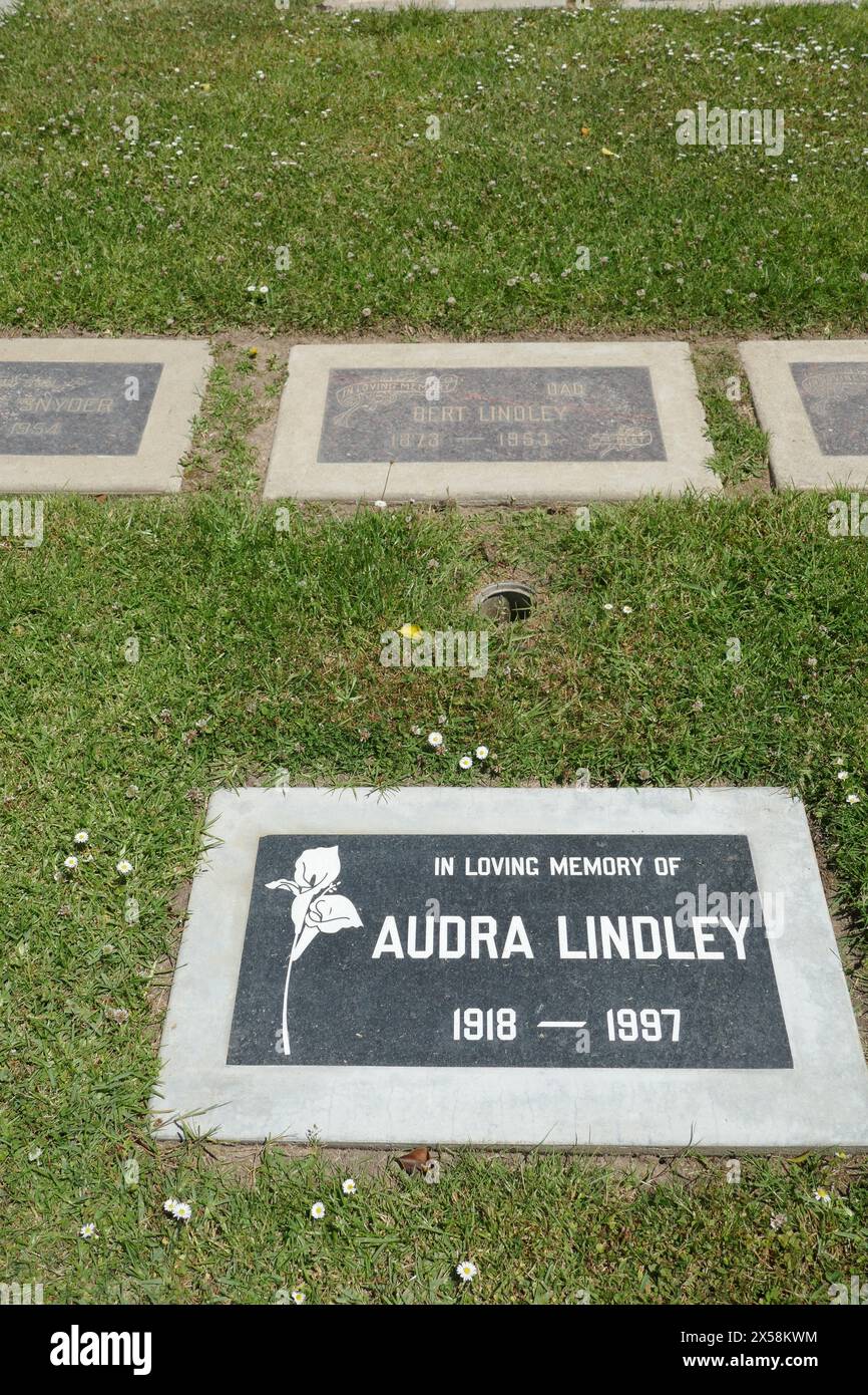 Mai 2024 Schauspieler Bert Lindley Grave und Schauspielerin Audra ...