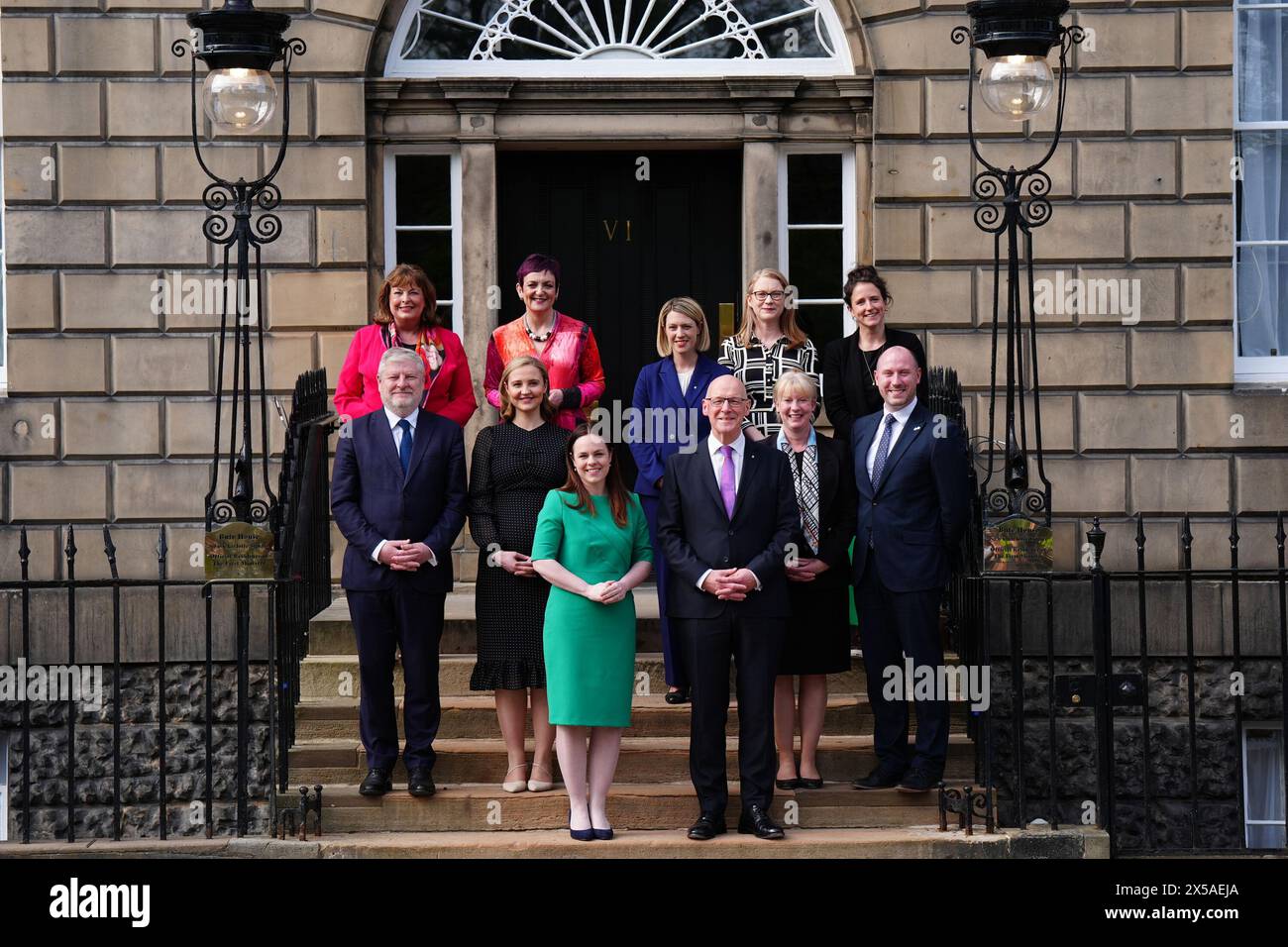 Der neu ernannte erste schottische Minister John Swinney steht mit ...