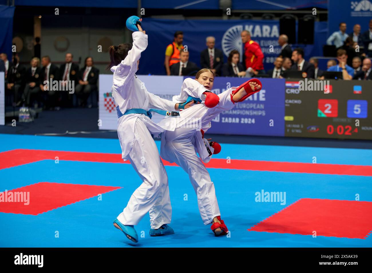 Zadar, Kroatien. Mai 2024. Mia Cacko (rot) aus Kroatien und Carly McNab ...