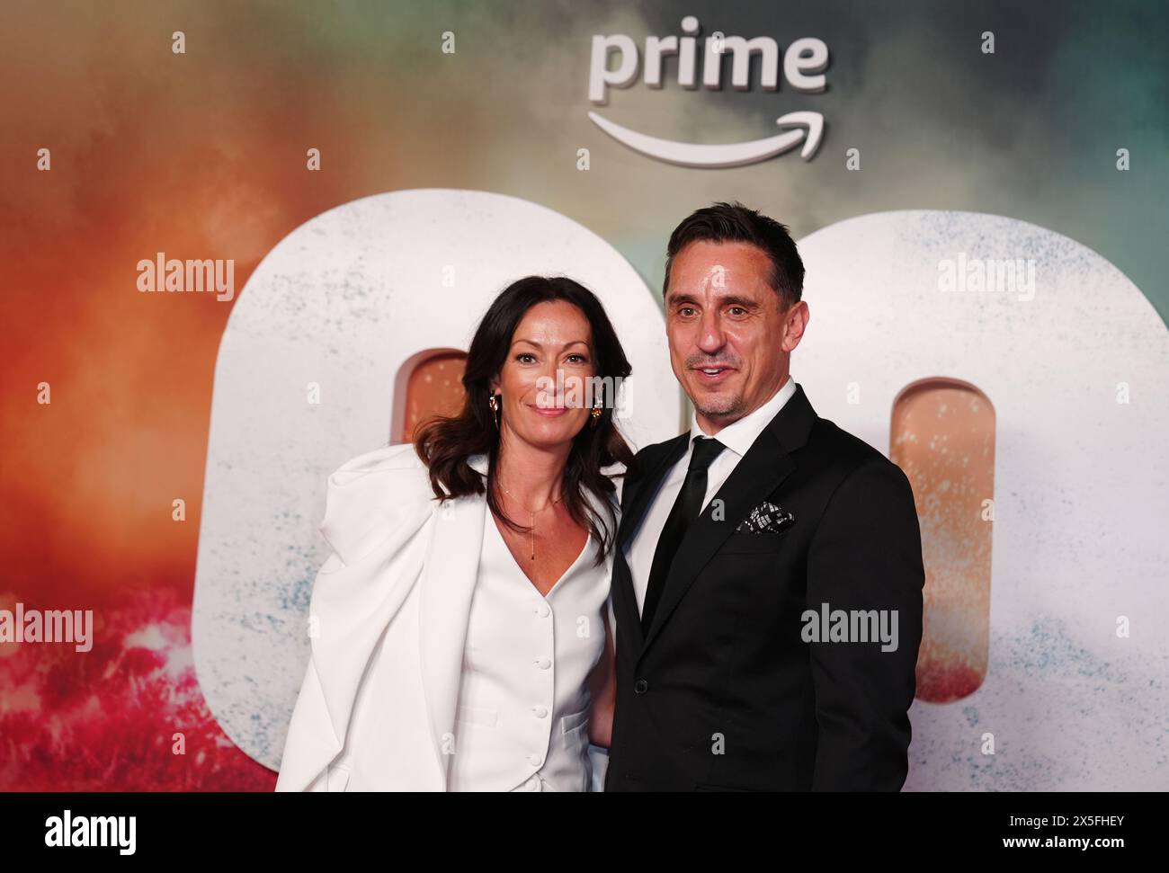 Gary Neville und seine Frau Emma Hadfield kommen auf dem roten Teppich ...