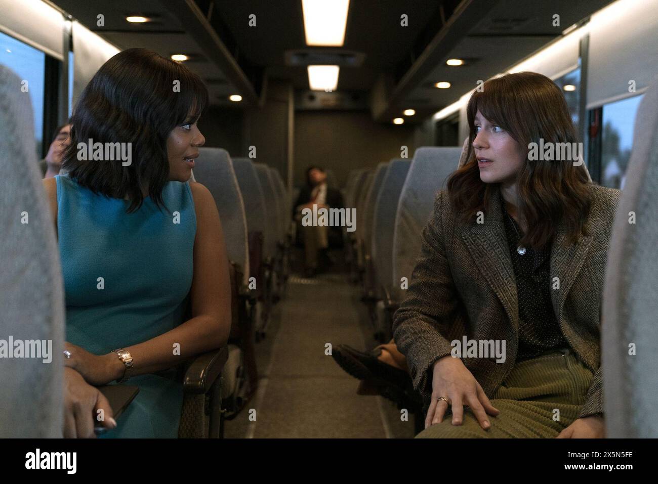 Die mädchen im bus im fernsehen -Fotos und -Bildmaterial in hoher Auflösung – Alamy