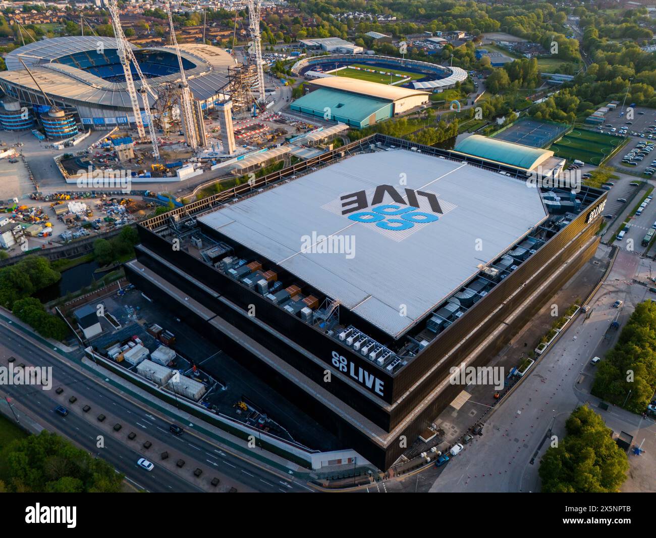 Etihad stadium und co op live -Fotos und -Bildmaterial in hoher ...