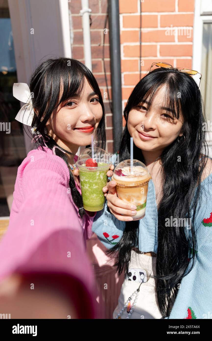 Süße frauen -Fotos und -Bildmaterial in hoher Auflösung – Alamy