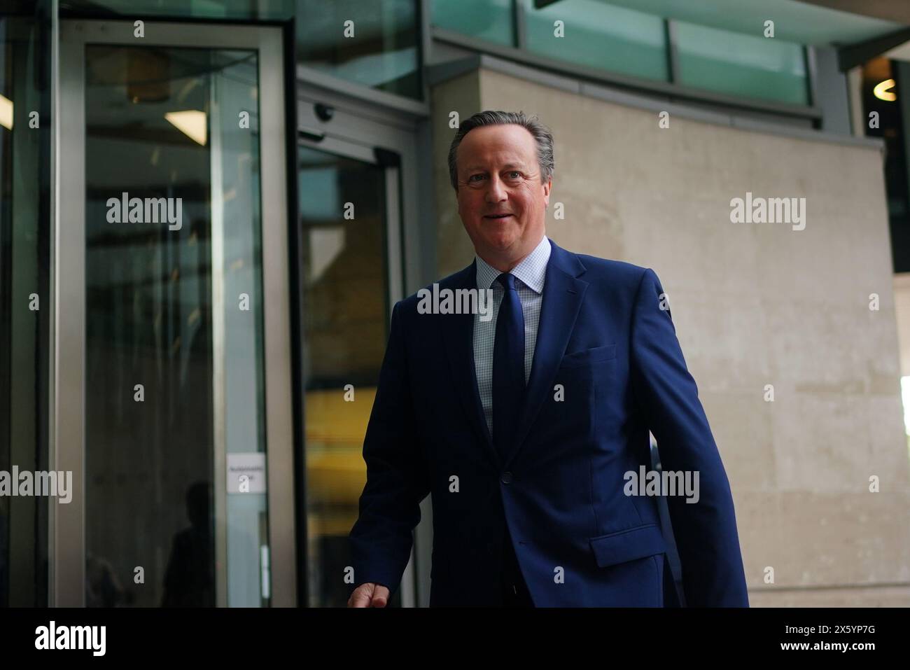 Außenminister Lord David Cameron kommt am BBC Broadcasting House in ...