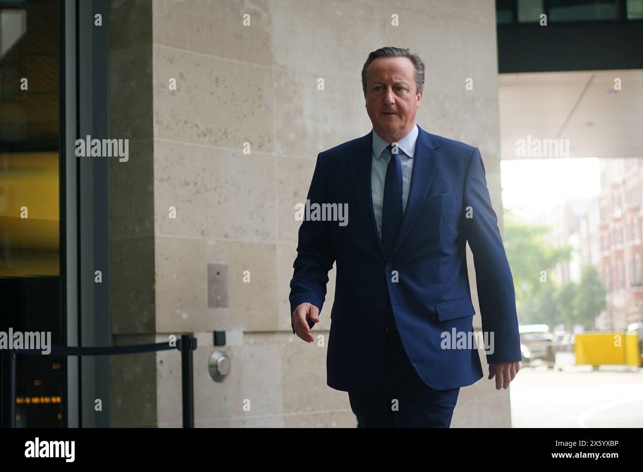 Außenminister Lord David Cameron kommt am BBC Broadcasting House in ...