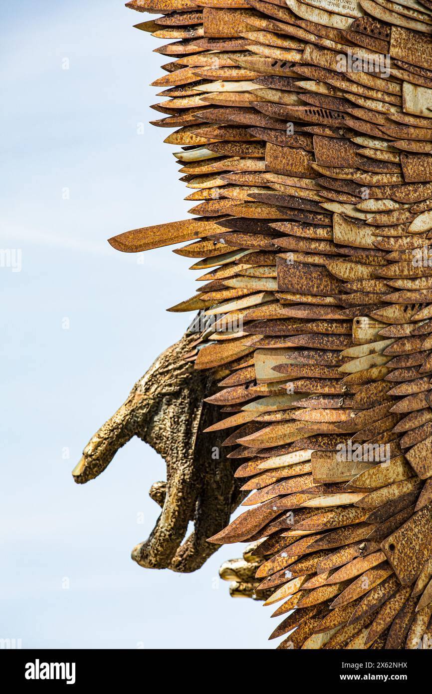 "Das britische Eisenwerk-Zentrum schuf den Knife Angel als Vehikel, um ...