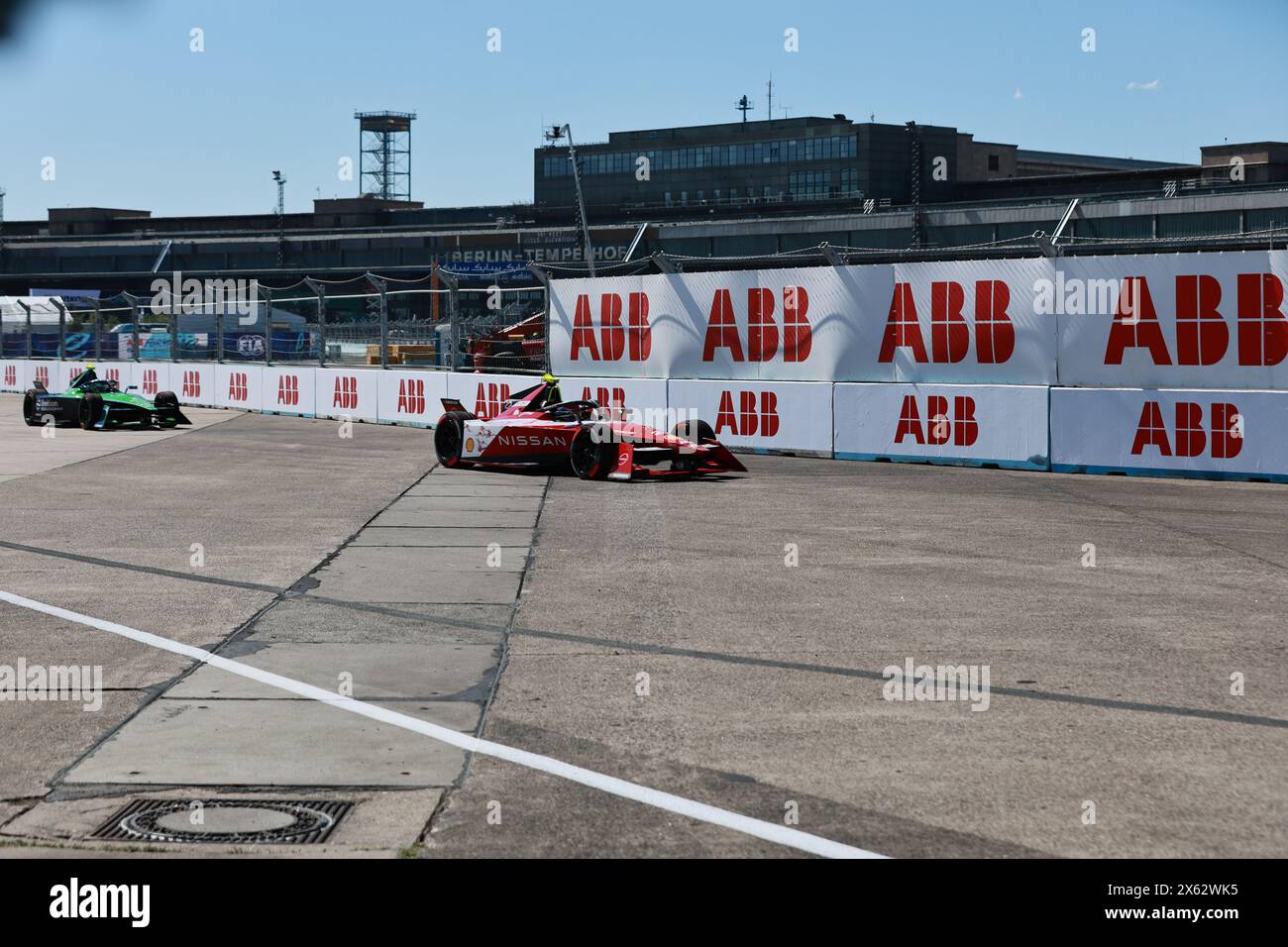 Deutschland, Berlin, 12. Mai 2024. Rennwagen auf der Rennstrecke aus ...