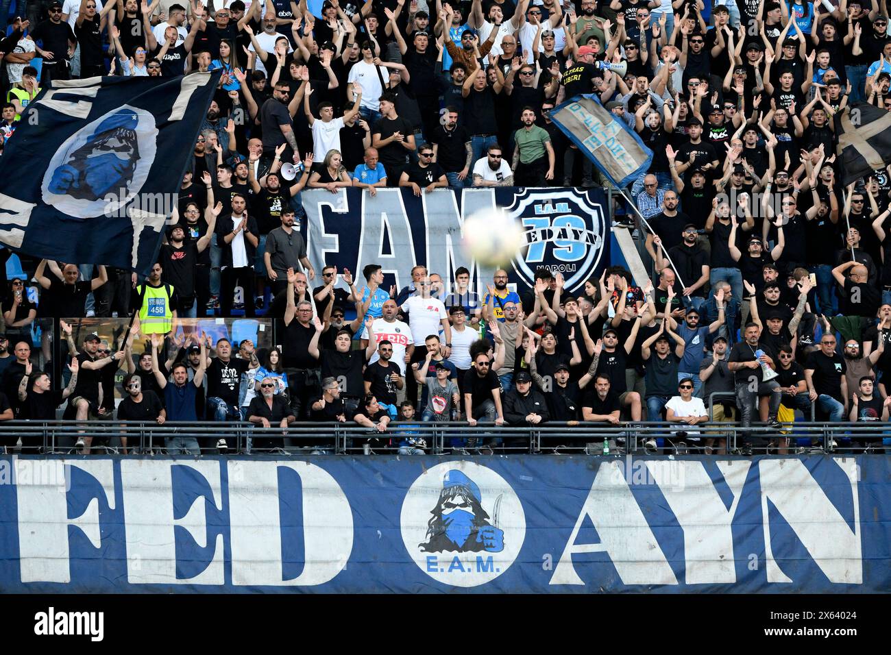 Napoli Fans jubeln beim Fußball-Spiel der Serie A zwischen SSC Napoli ...