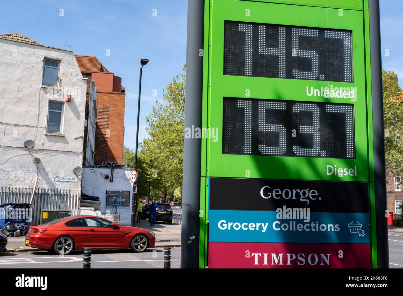 ASDA-Supermarktkette an der Old Kent Road, die am 8. Mai 2024 den ...