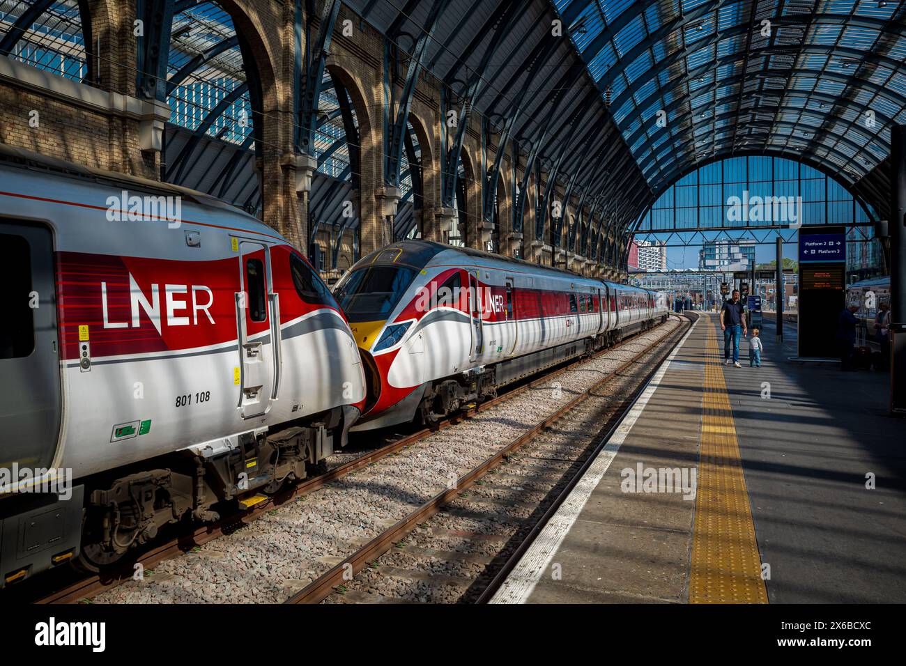LNER Kings Cross London - LNER Train am Bahnhof London Kings Cross ...
